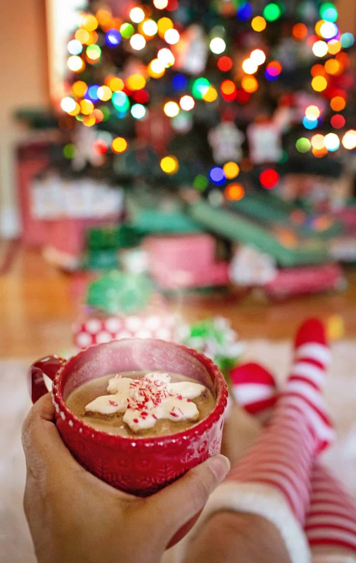 50+ AESTHETIC CHRISTMAS WALLPAPER BACKGROUNDS - Stylin by Sarita