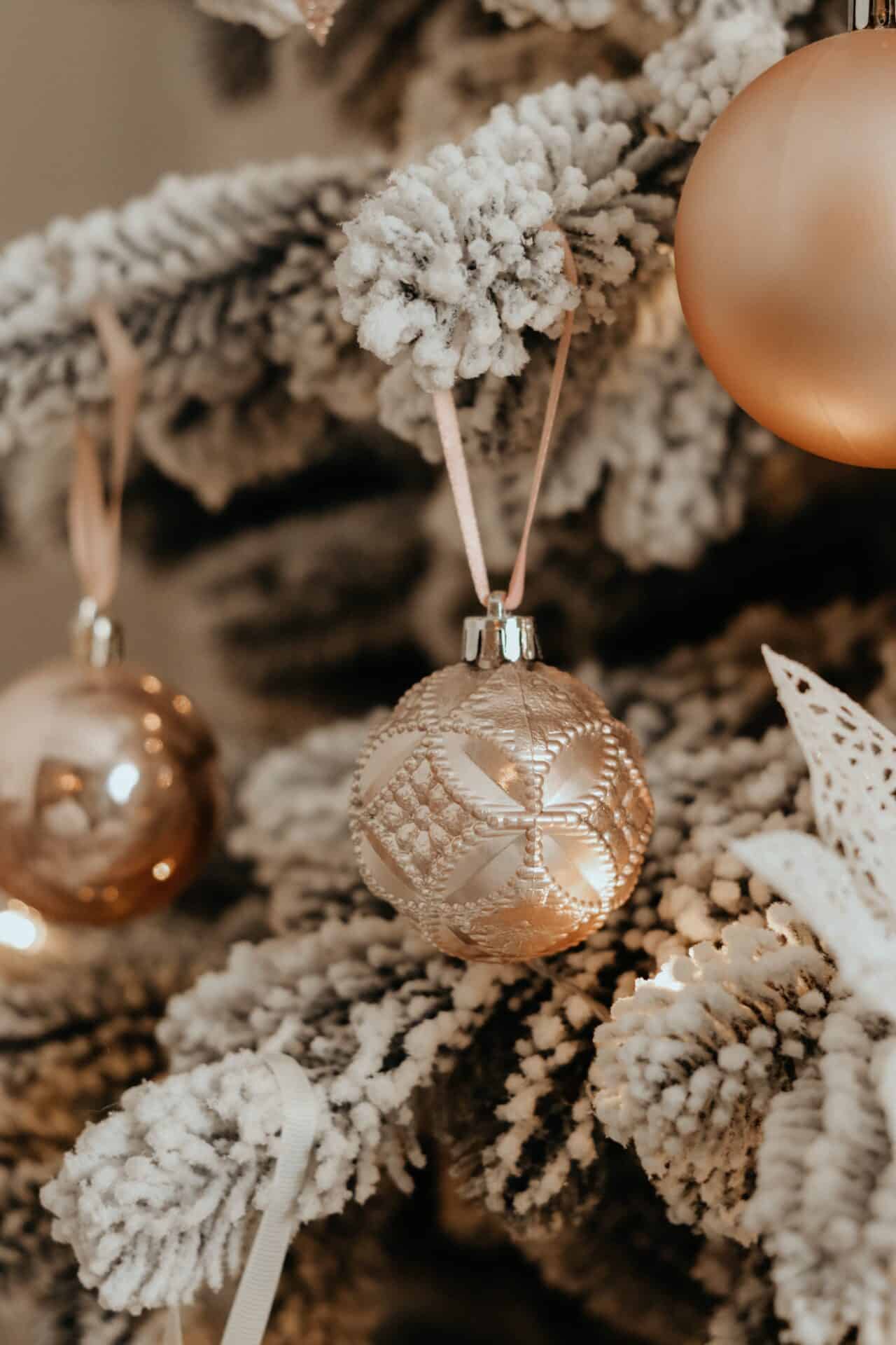 50+ AESTHETIC CHRISTMAS WALLPAPER BACKGROUNDS - Stylin by Sarita