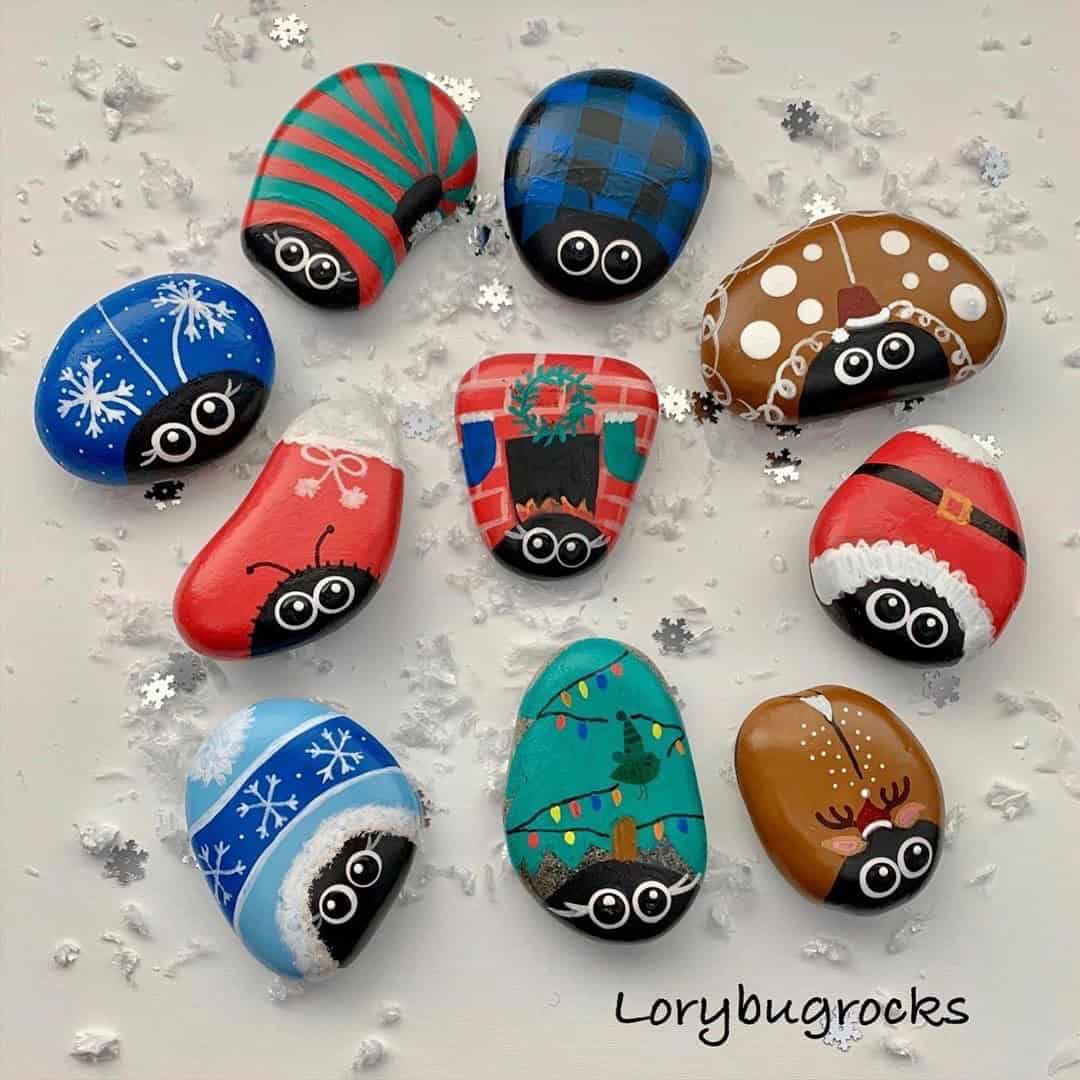 45 FESTIVE DIY CHRISTMAS ROCK PAINTING IDEAS - Stylin by Sarita