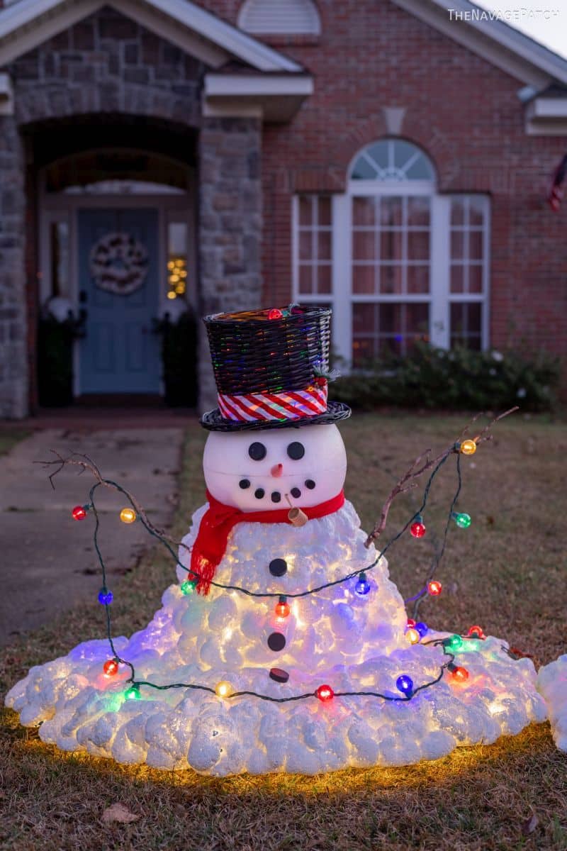 28 MAGICAL OUTDOOR DIY CHRISTMAS LIGHT IDEAS - Stylin by Sarita