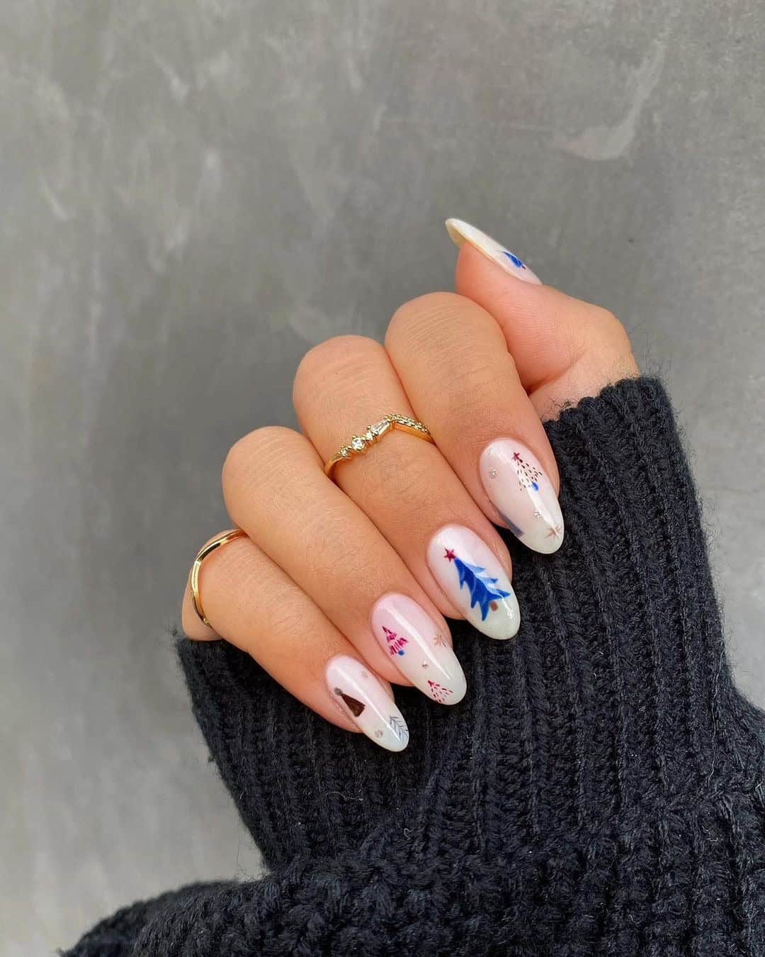 37 STUNNING SHORT CHRISTMAS NAILS YOU'LL LOVE - Stylin by Sarita