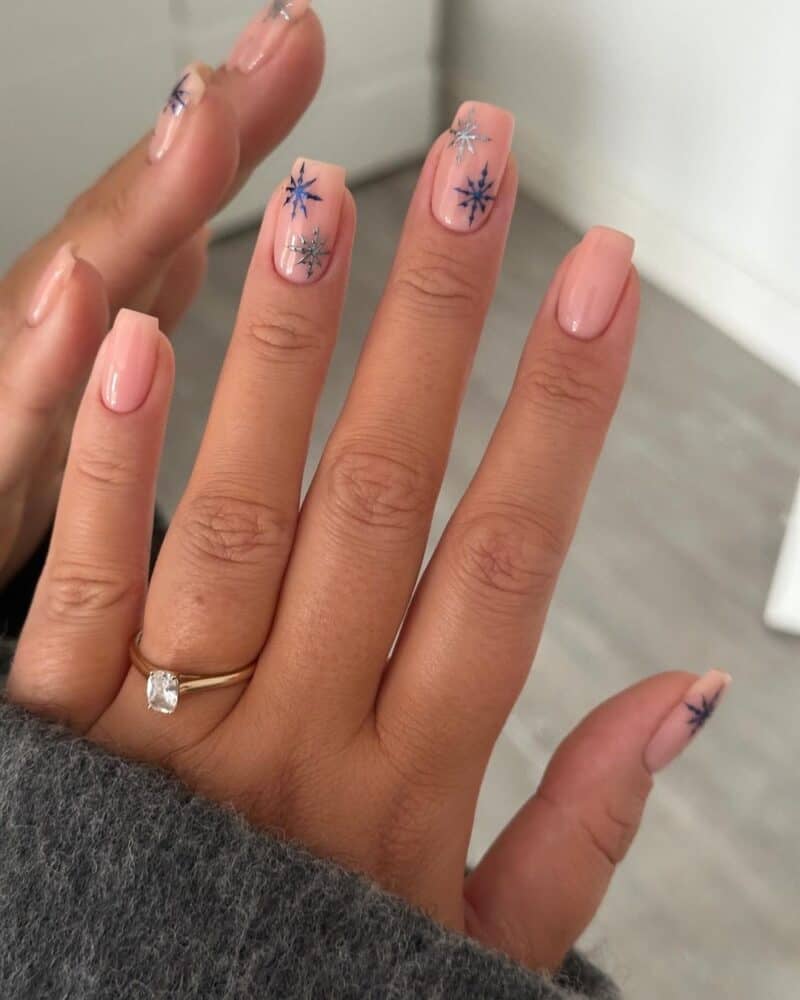 37 STUNNING SHORT CHRISTMAS NAILS YOU'LL LOVE - Stylin by Sarita