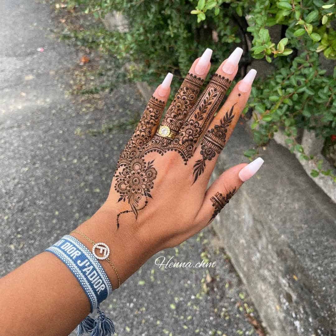30+ INSANELY CUTE AND TRENDY MEHNDI DESIGNS FOR EID - Stylin by Sarita