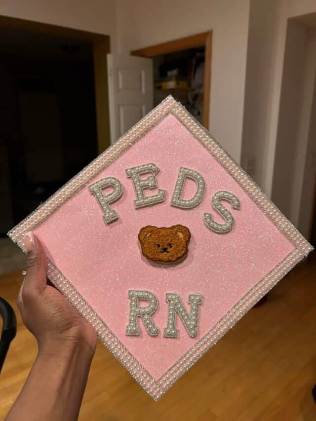 34 INSANELY CUTE NURSE GRADUATION CAP IDEAS - Stylin by Sarita