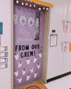 37 SPOOKY AND CUTE HALLOWEEN DOOR DECORATIONS - Stylin by Sarita