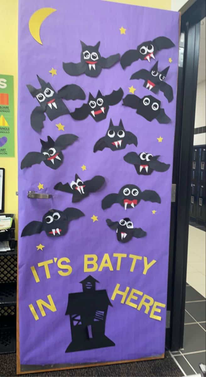37 SPOOKY AND CUTE HALLOWEEN DOOR DECORATIONS - Stylin by Sarita