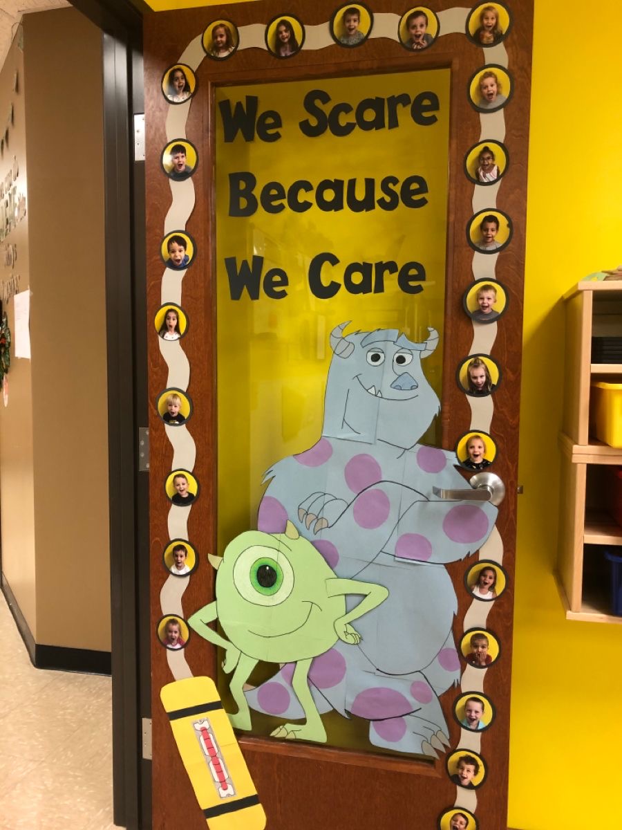 37 SPOOKY AND CUTE HALLOWEEN DOOR DECORATIONS - Stylin by Sarita