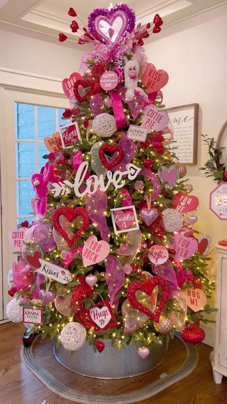 33 GORGEOUS VALENTINES TREE IDEAS TO RECREATE - Stylin by Sarita
