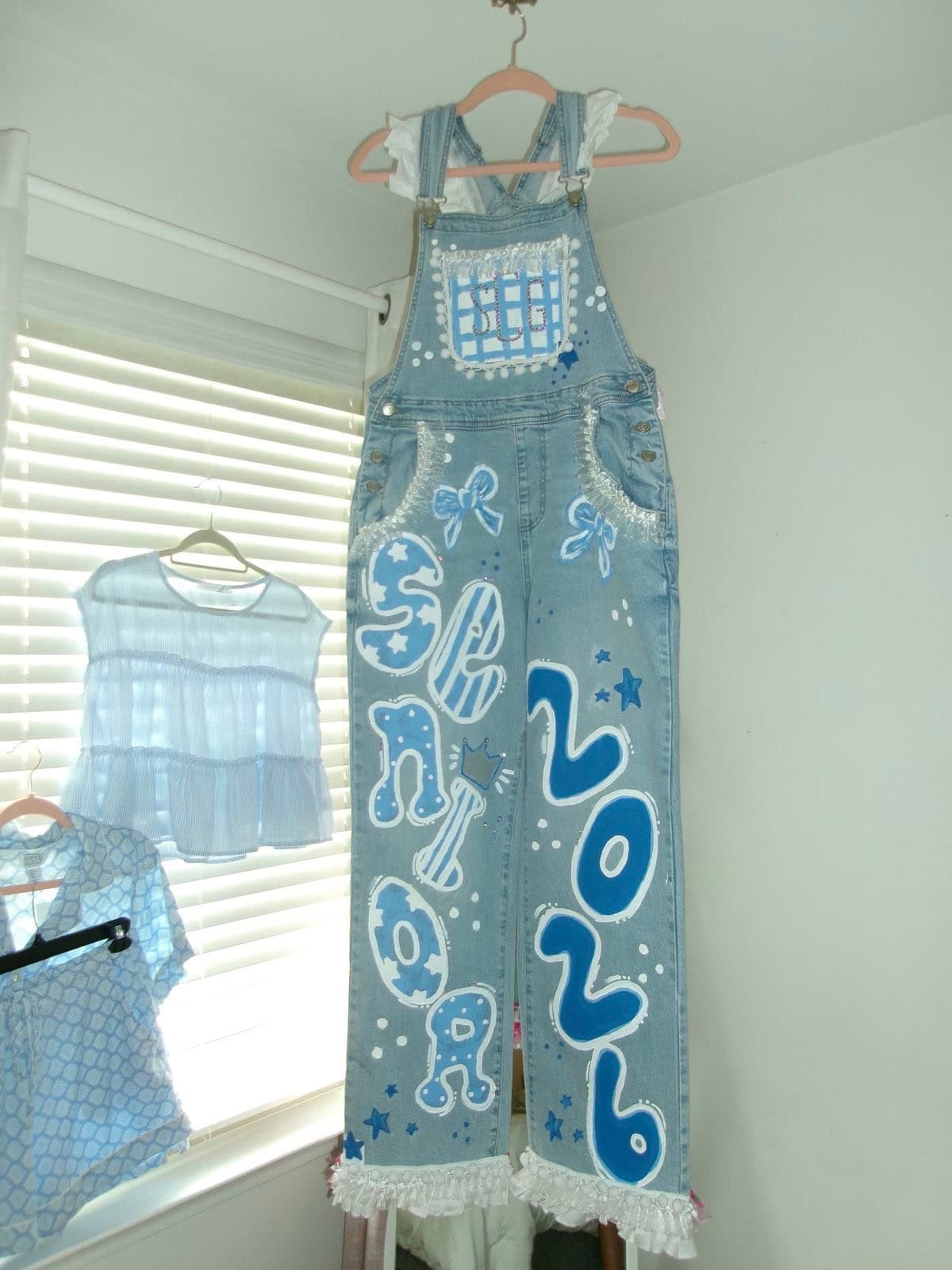 30 CUTEST SENIOR OVERALLS IDEAS TO RECREATE - Stylin by Sarita